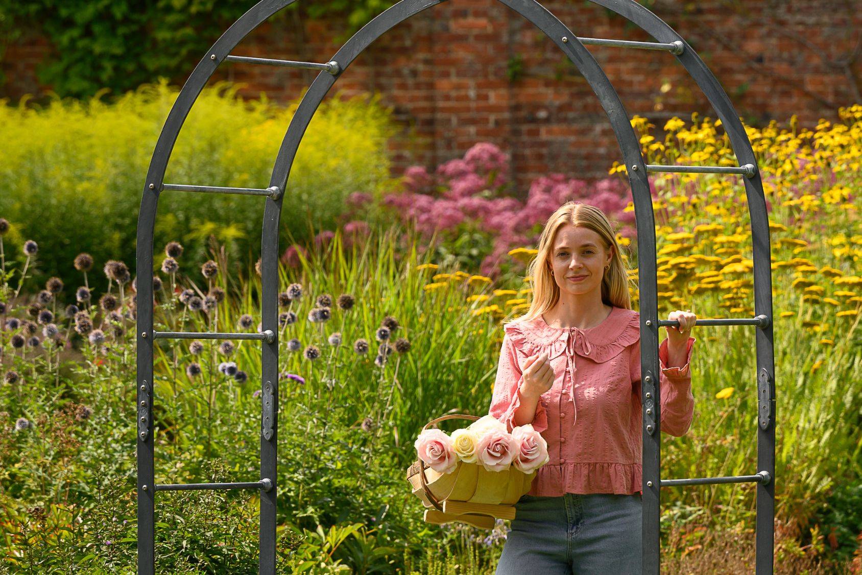 Southwold Roman Blacksmith Arch - Harrod Horticultural