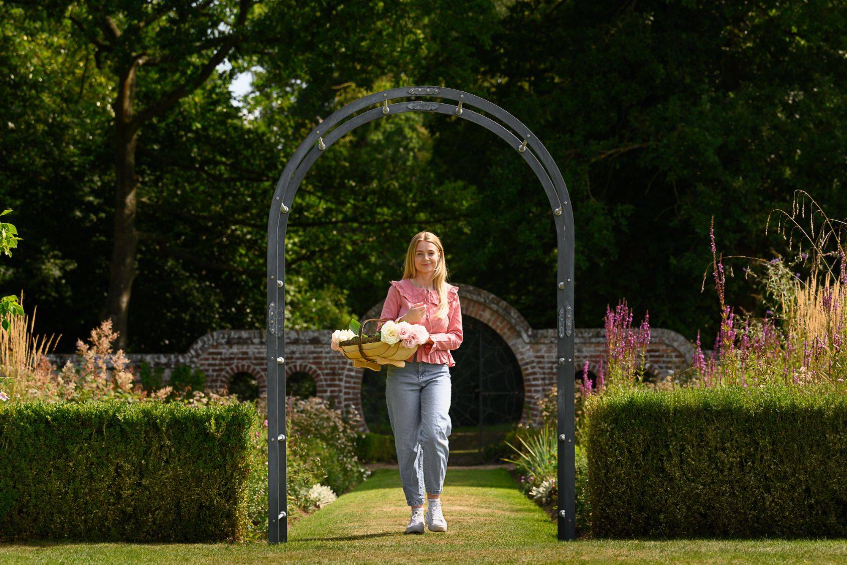 Southwold Roman Blacksmith Arch - Harrod Horticultural