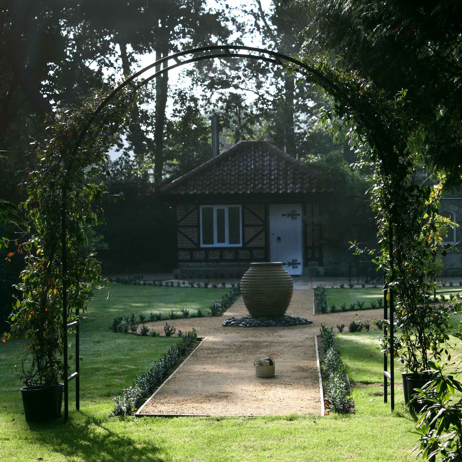 Roman Garden Arch - Harrod Horticultural (UK)