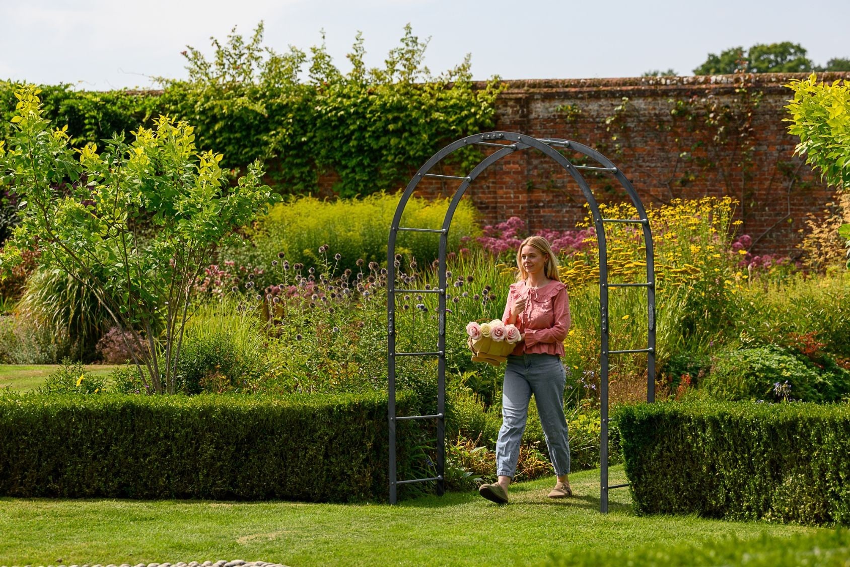 Southwold Roman Blacksmith Arch - Harrod Horticultural