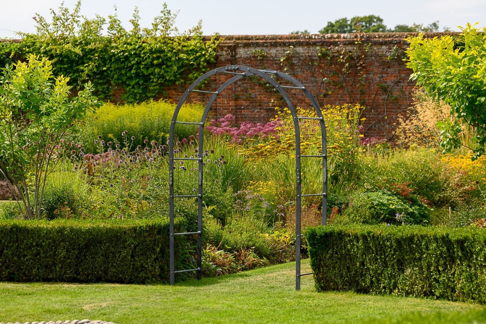Southwold Roman Blacksmith Arch - Harrod Horticultural