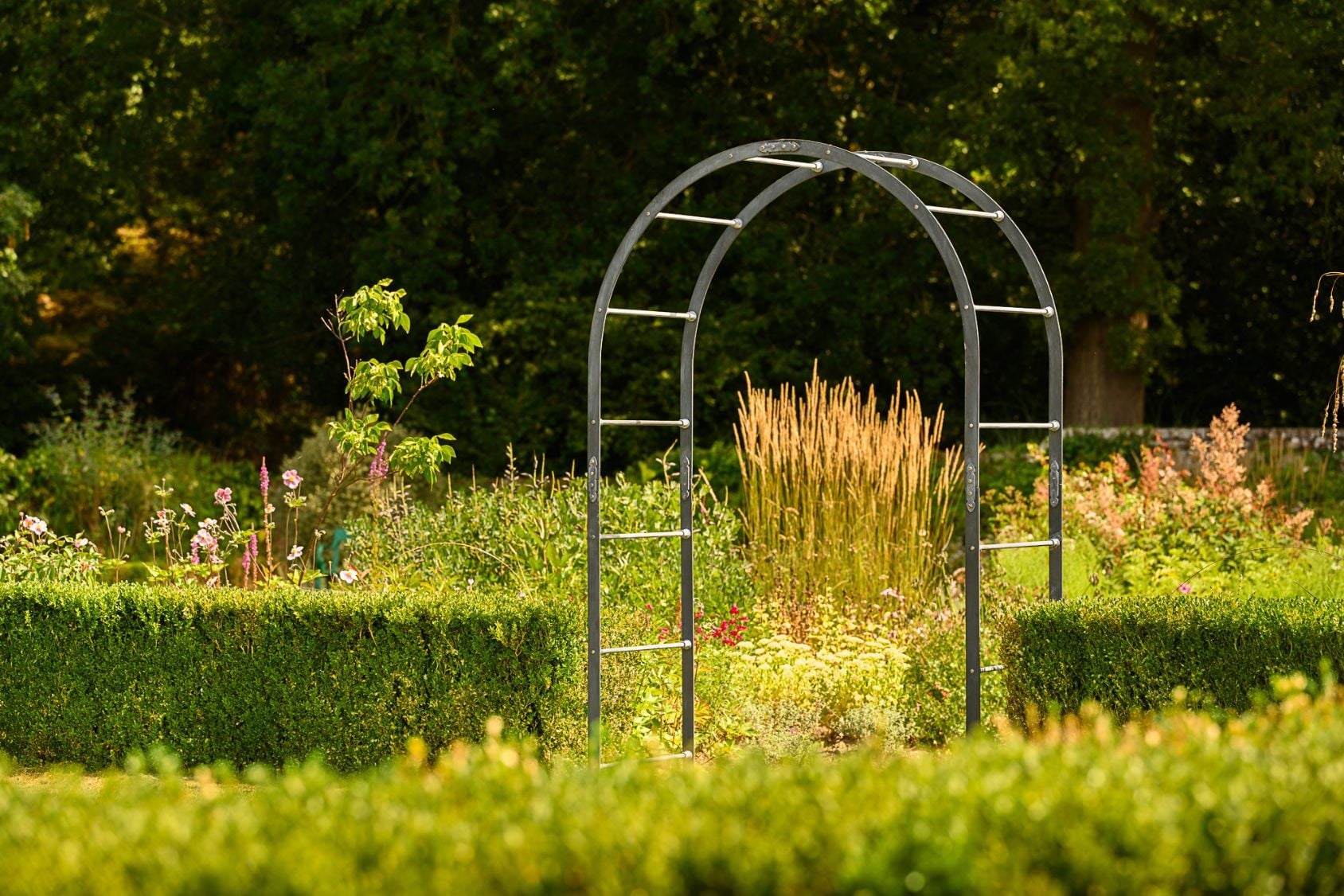 Southwold Roman Blacksmith Arch - Harrod Horticultural