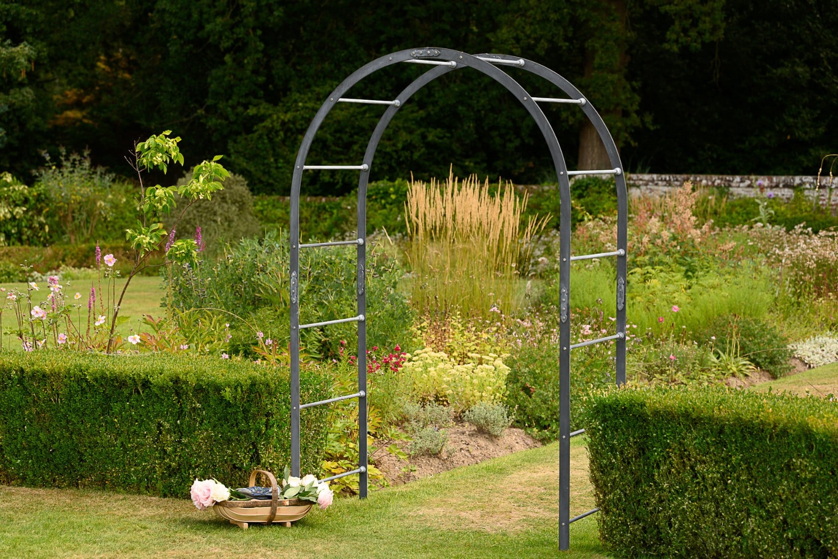 Southwold Roman Blacksmith Arch - Harrod Horticultural