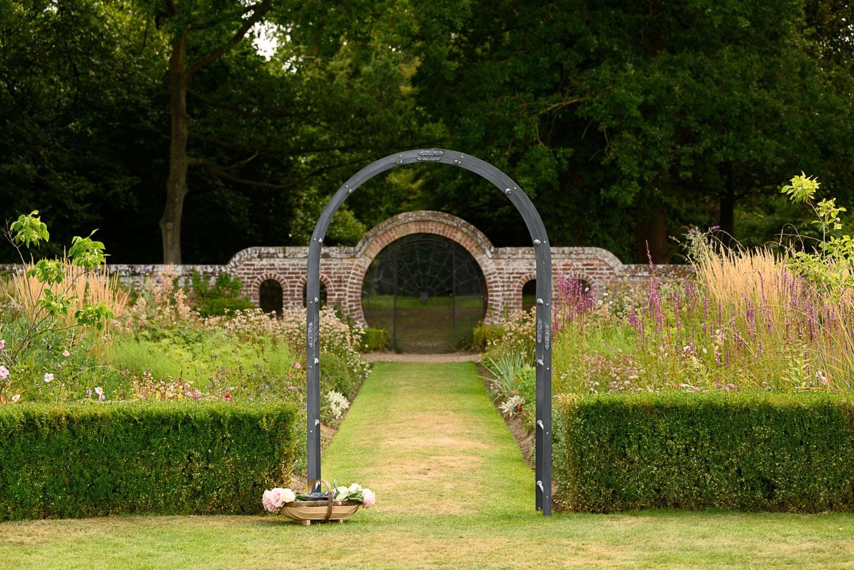 Southwold Roman Blacksmith Arch - Harrod Horticultural