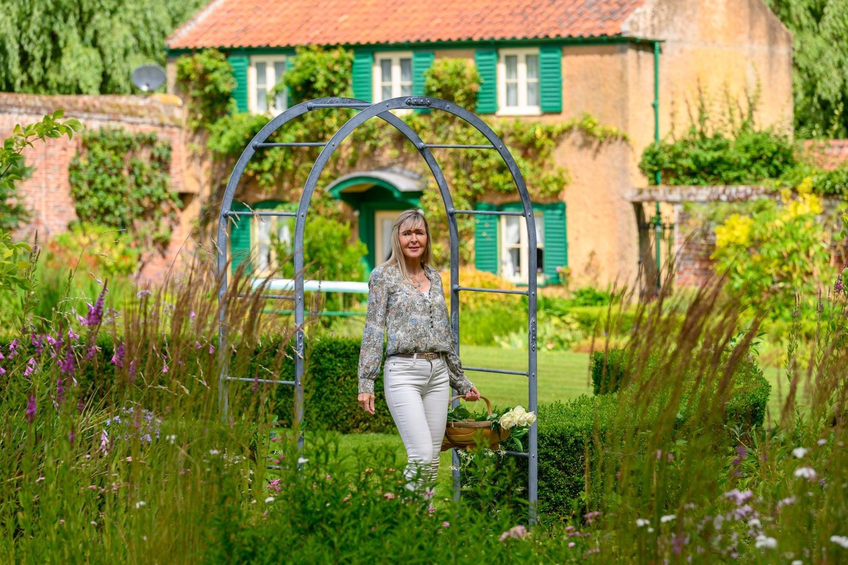 Southwold Roman Blacksmith Arch - Harrod Horticultural
