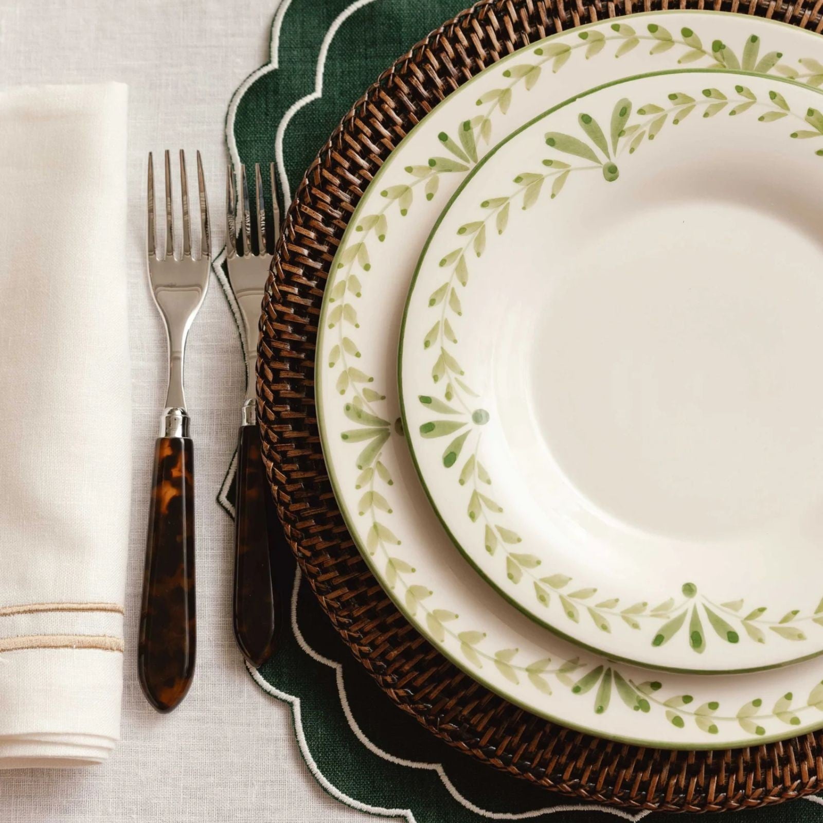 Elouise Dinner Plate Green - Harrod Horticultural