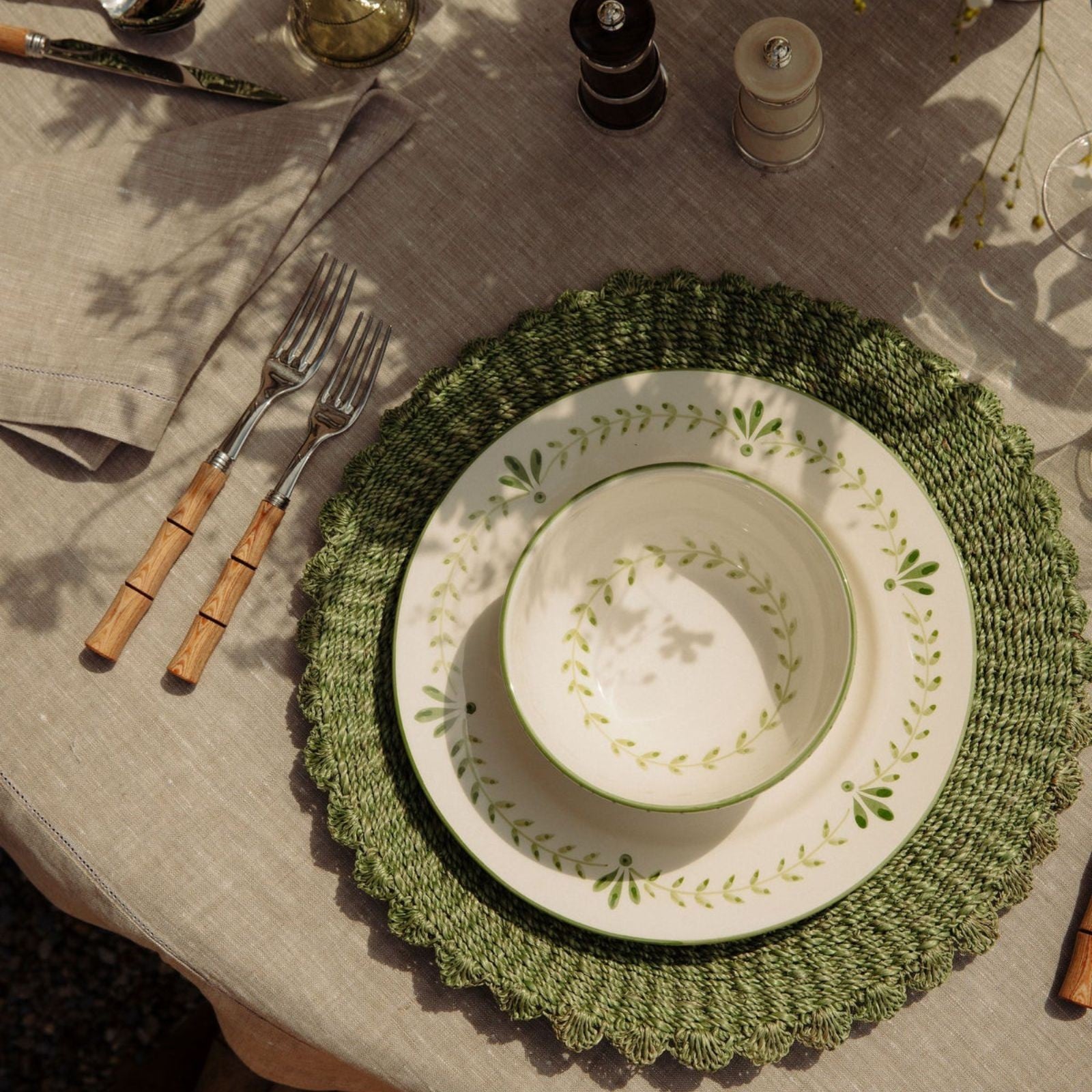 Elouise Dinner Plate Green - Harrod Horticultural
