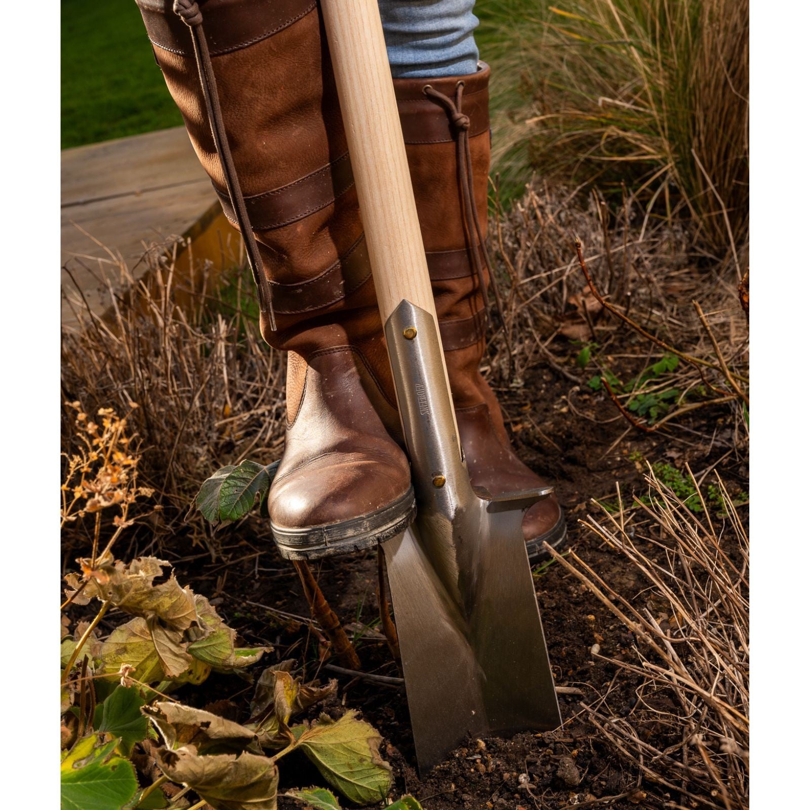 Sneeboer Transplanting Spade with Steps and D-handle - Harrod Horticultural