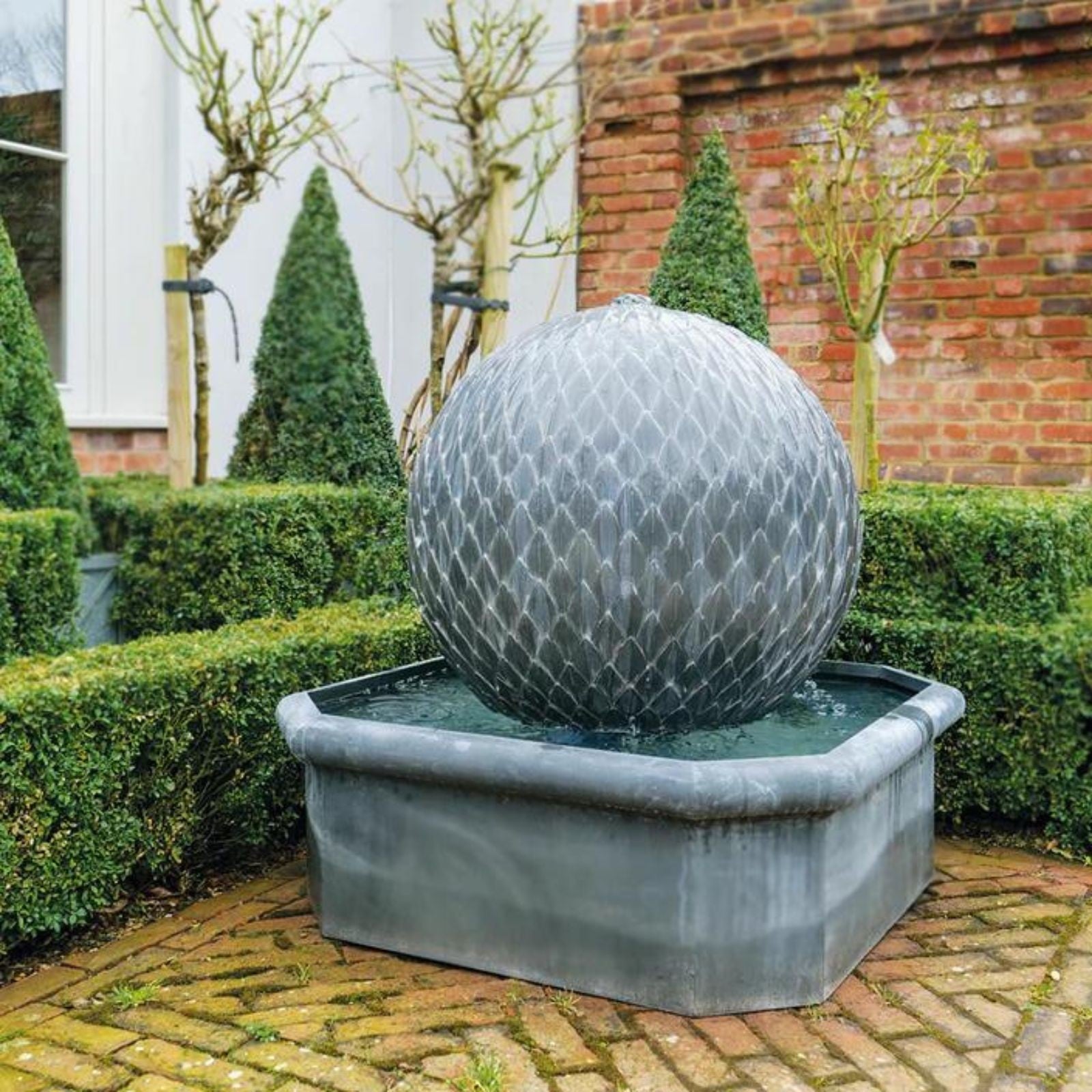 Leaf Ball Water Features - Harrod Horticultural