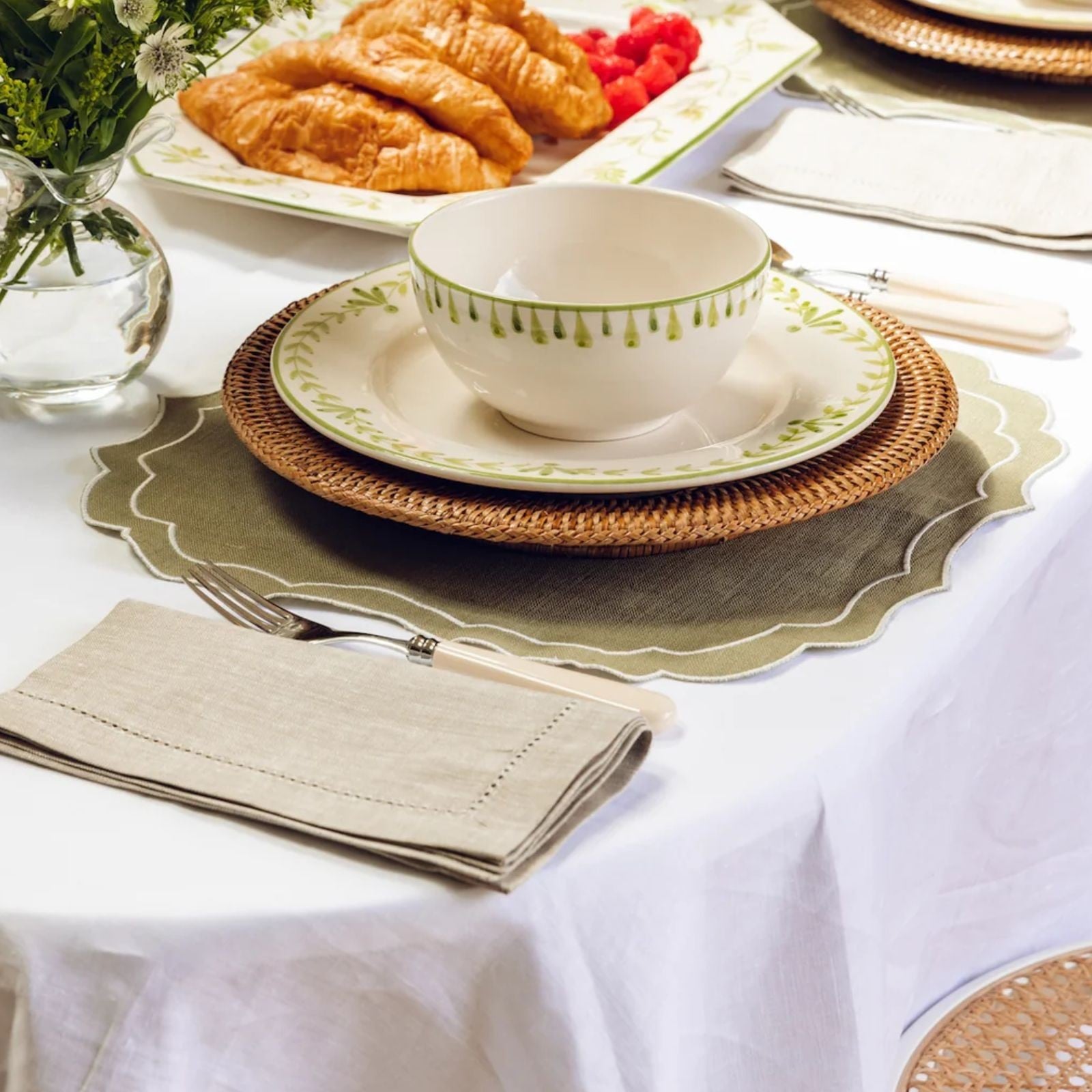 Classic Cutlery Sets in Ivory - Harrod Horticultural