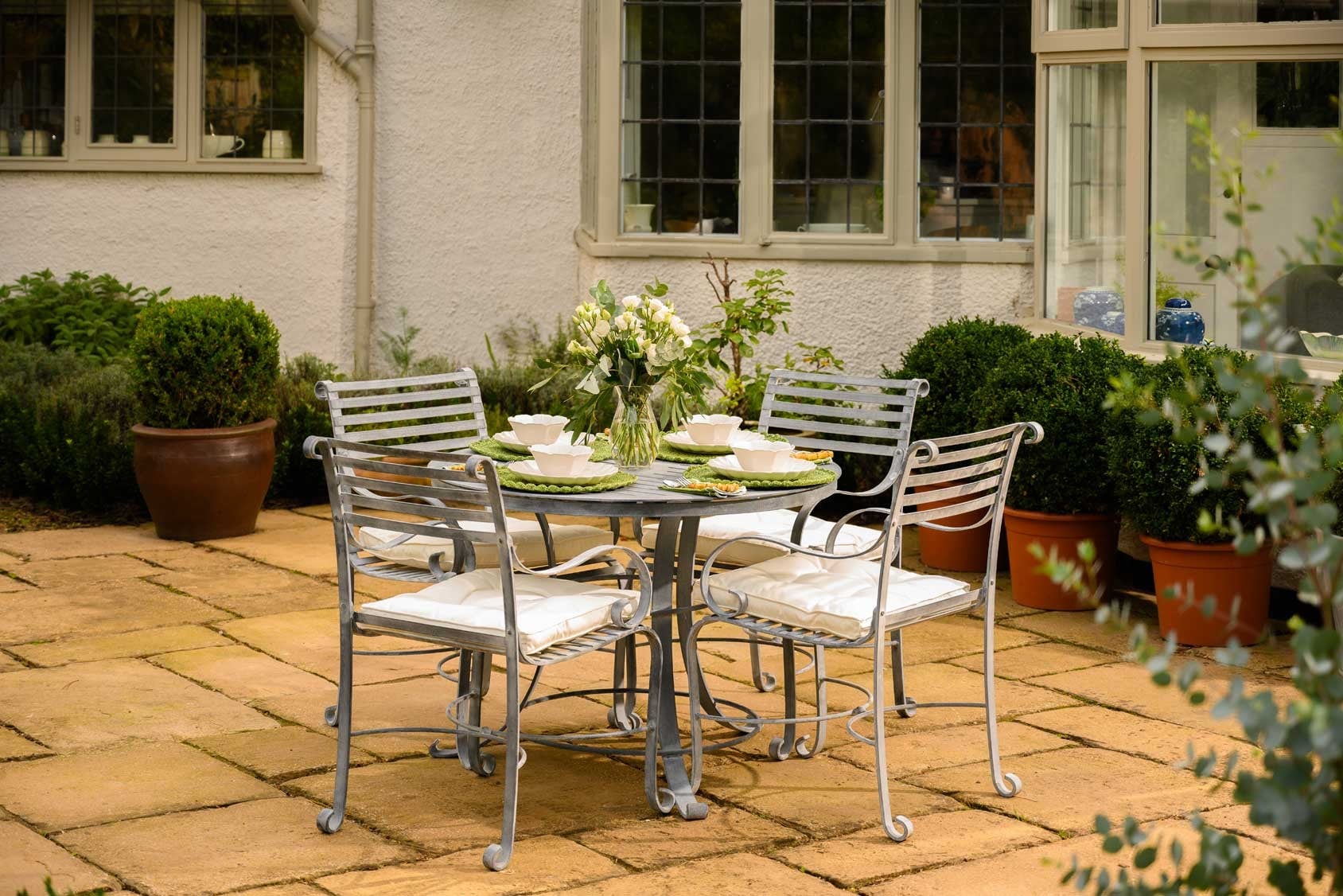 1m Round Dining Table - Harrod Horticultural